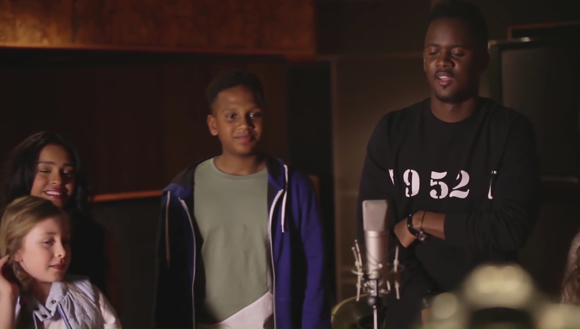 Black M et les Kids United revisitent le hit « Sur Ma Route » ! - LIVE ACTU