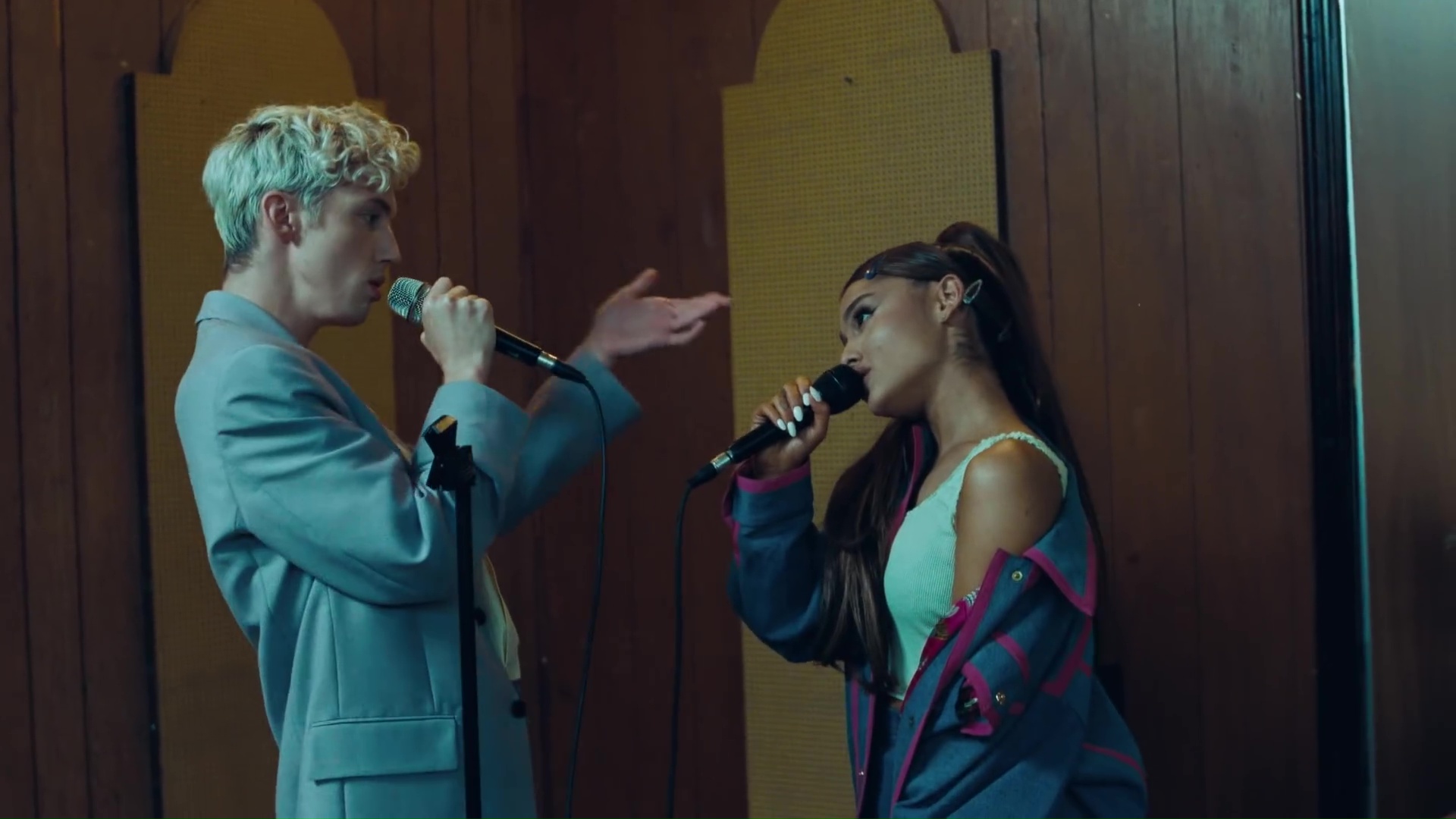 Troye Sivan et Ariana Grande clippent « Dance To This » ! - LIVE ACTU