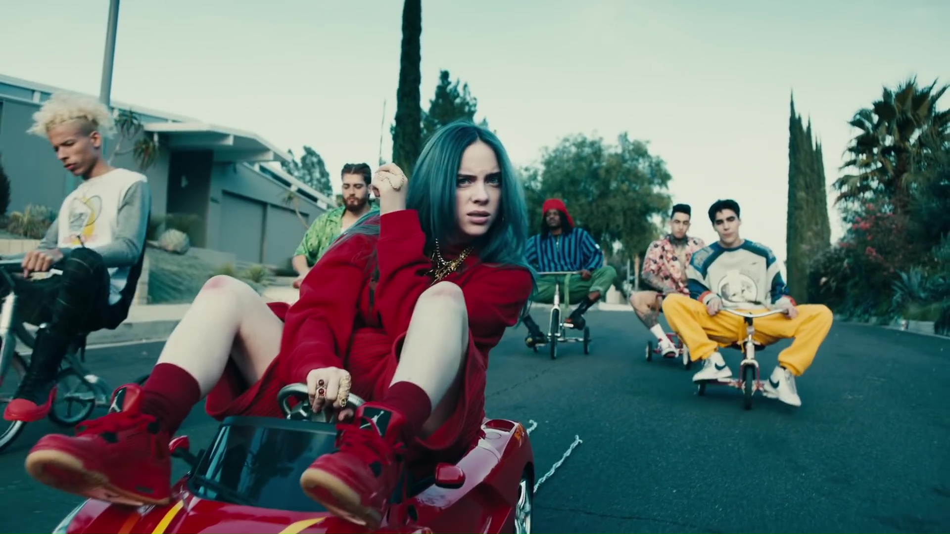 Billie Eilish offre son nouveau clip « bad guy » ! - LIVE ACTU