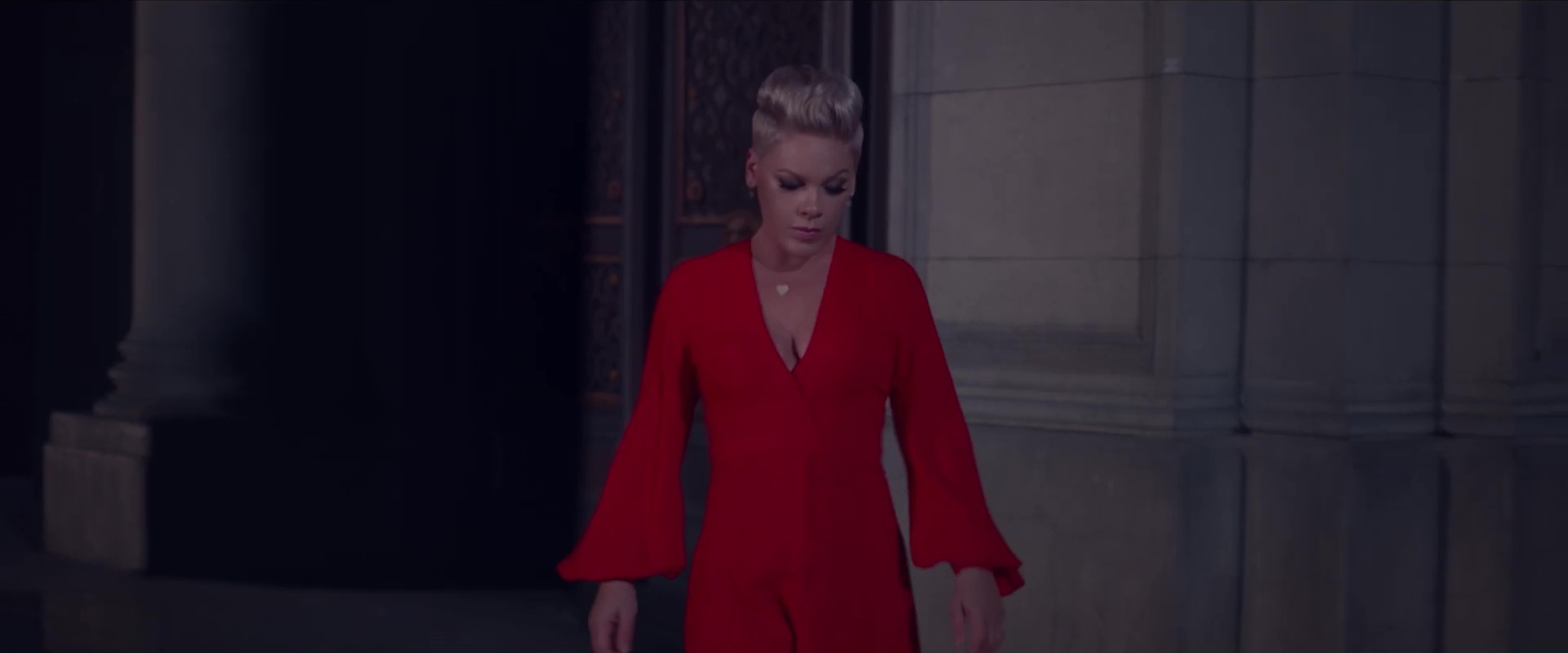 P!nk dévoile le clip tant attendu de « Walk Me Home » ! - LIVE ACTU