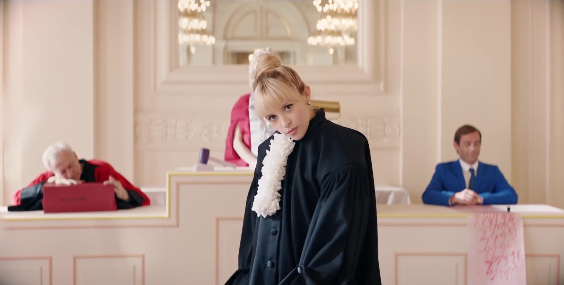 Angèle s'engage avec « Balance Ton Quoi » ! | LIVE ACTU