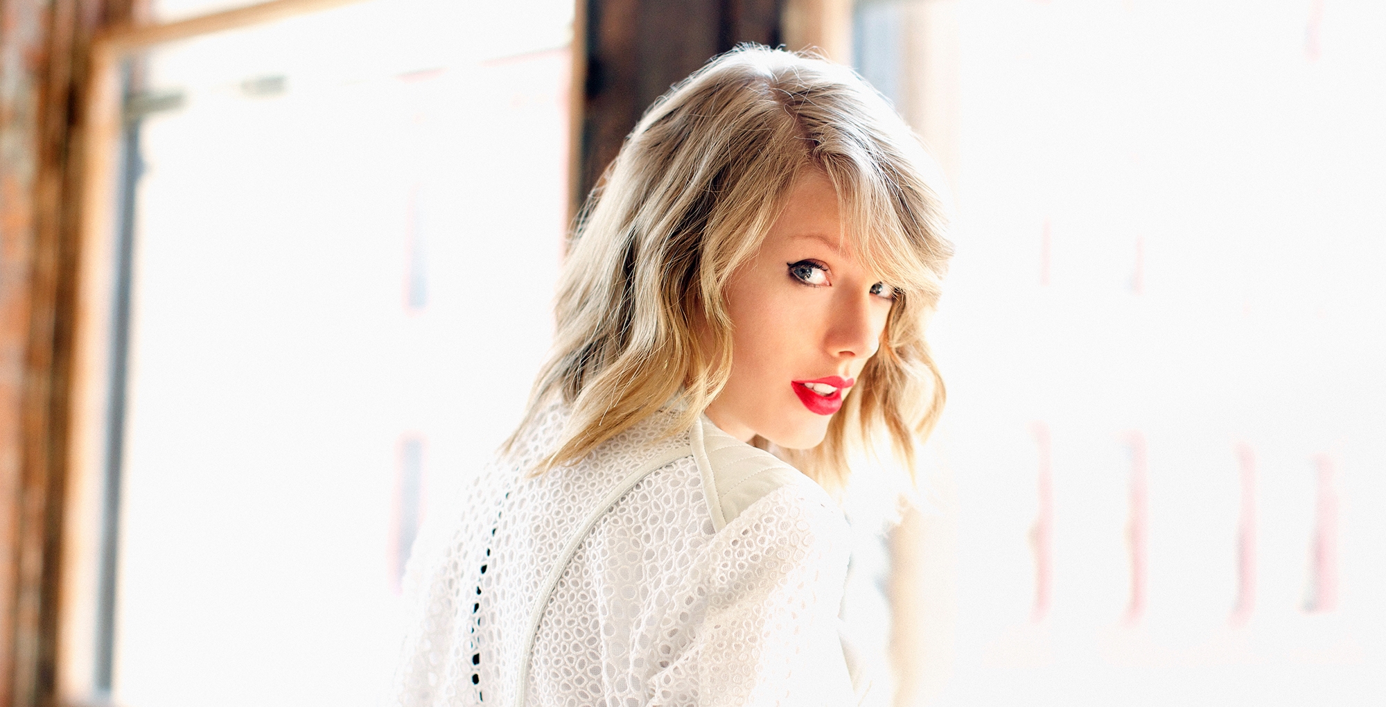 « Lover » : Taylor Swift révèle le single éponyme ! - LIVE ACTU