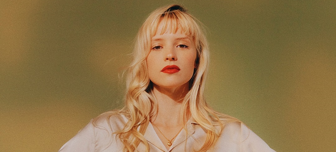 « Brol » : Angèle obtient son disque de diamant ! | LIVE ACTU