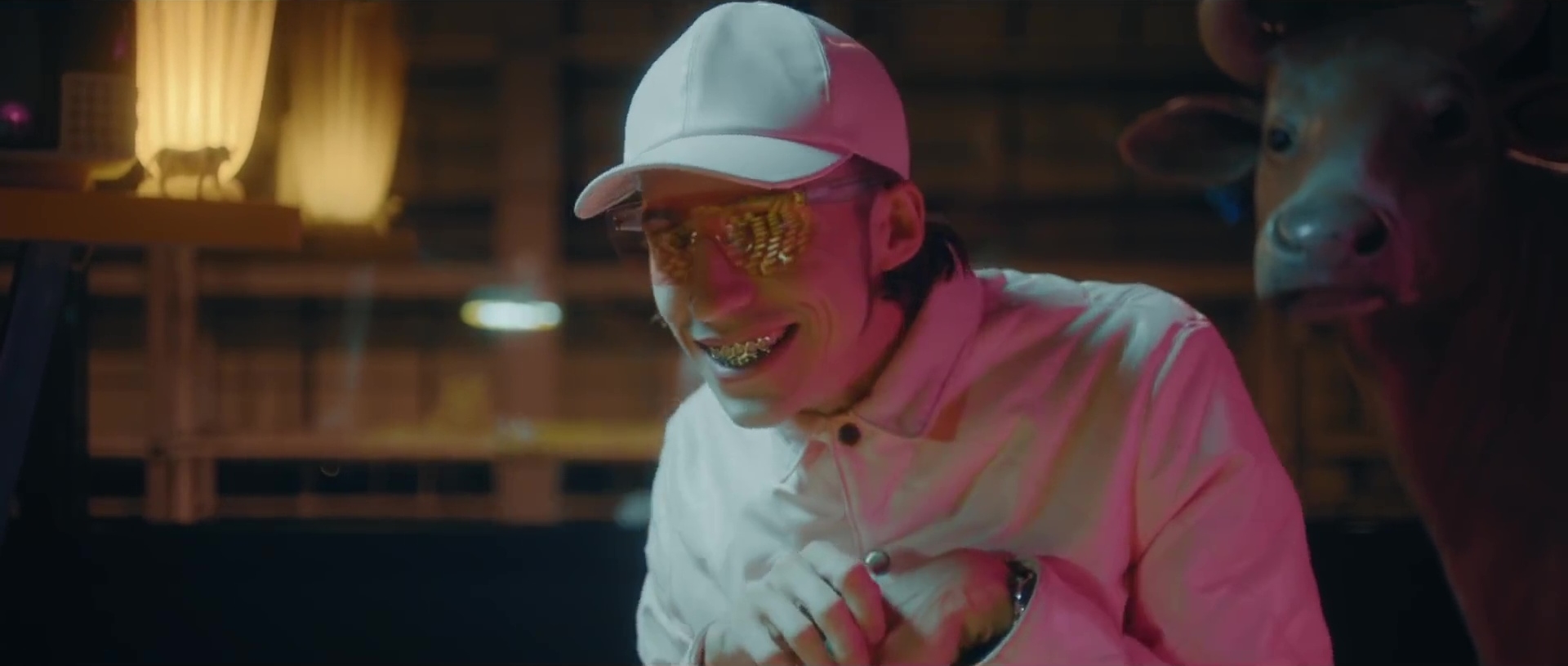 Roméo Elvis en Willy Wonka dans « Chocolat » ! - LIVE ACTU