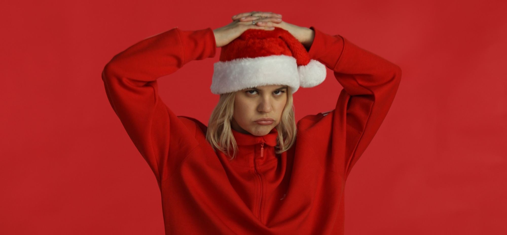 Eli Rose présente « Minuit », sa chanson de Noël ! - LIVE ACTU