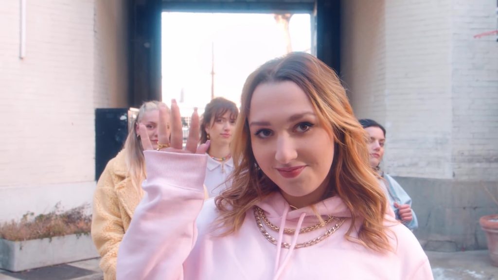 Lisa Pariente propose l'irrésistible « 1 2 3 », son 1er single ! - LIVE ...