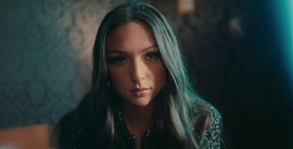 Eva de retour avec le sentimental « Baby Boy » ! - LIVE ACTU