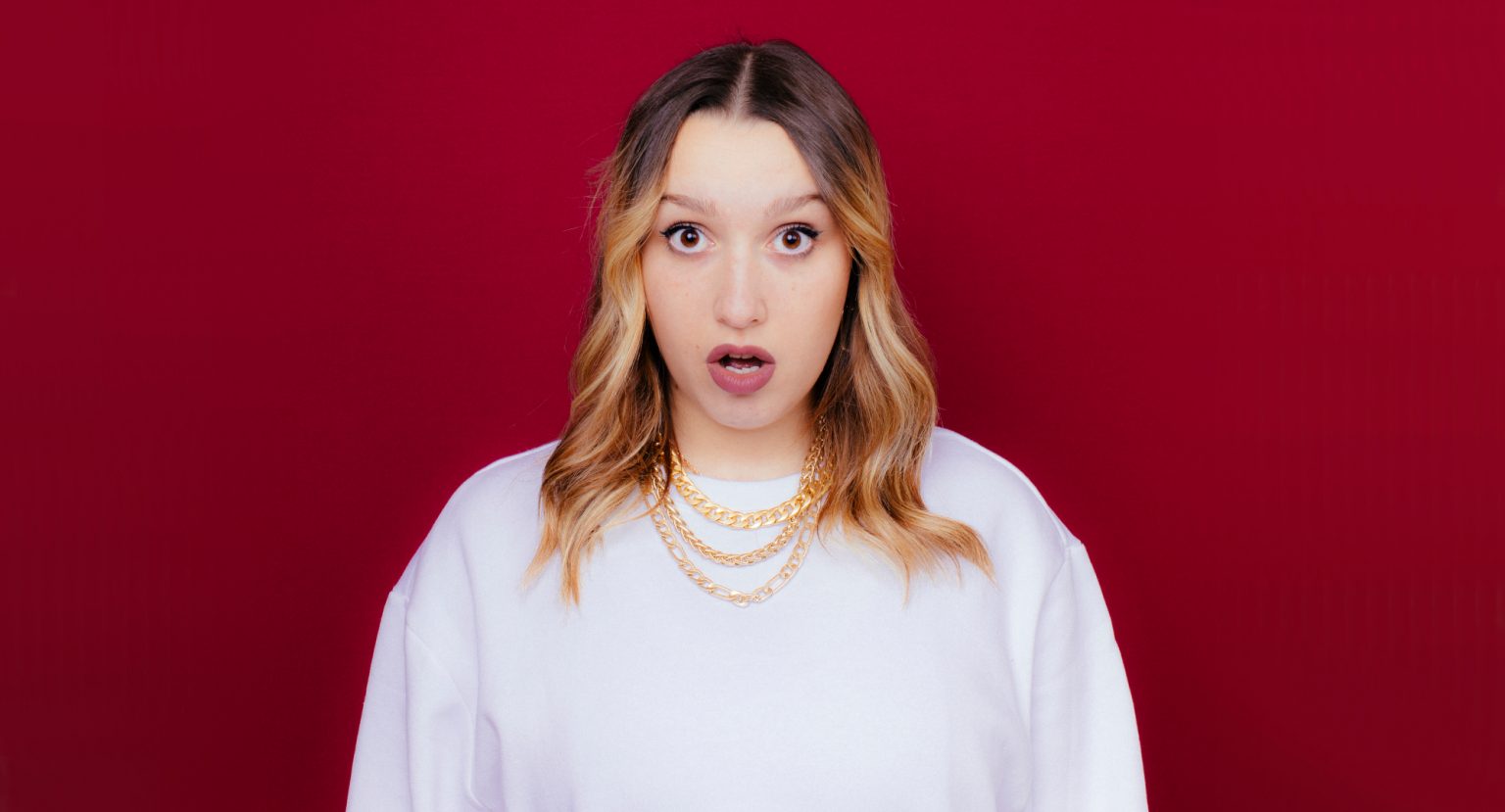 Lisa Pariente clippe le personnel et puissant « À L'Envers » ! - LIVE ACTU