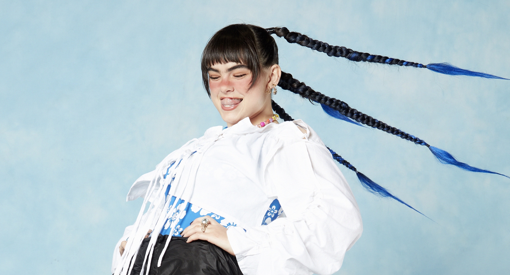 BENEE explore son rapport à l'amour dans « Beach Boy » ! - LIVE ACTU