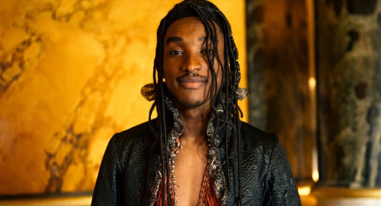 Abi Bernadoth devient le Prince de Conti dans "Regardez-Moi"